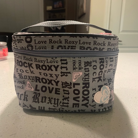 Roxy | Makeup | Roxy Makeup Bag | Poshmark